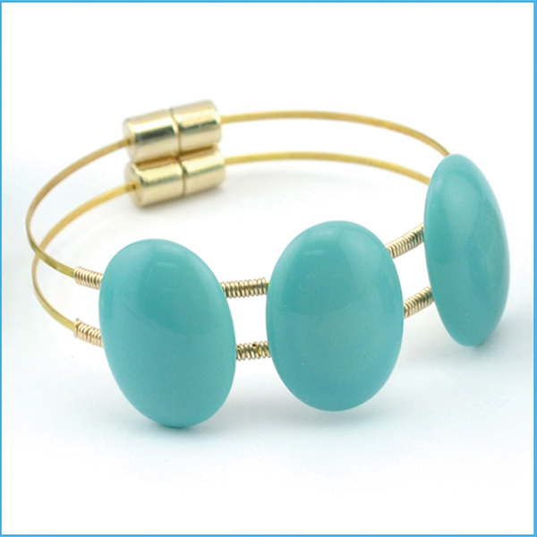 Memory Bracelet Ideas - Green and Gold Memory Wire Bracelet